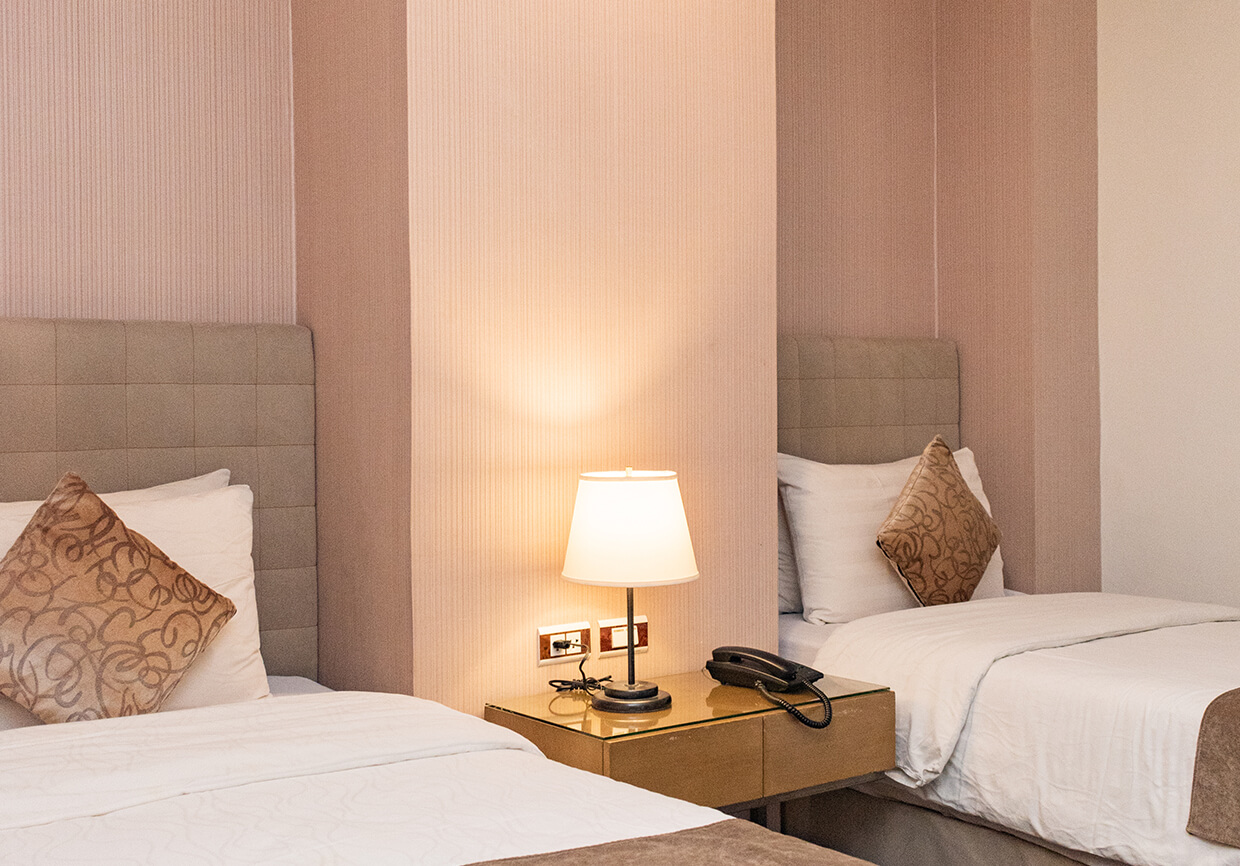 INTERIOR ROOM - TWIN - Ironwood Hotel